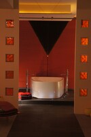 Sauna, banheira de hidromassagem 