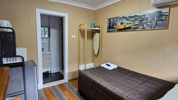 Quarto Individual, 1 cama individual | Ferro/tábua de engomar, Wi-fi grátis, roupa de cama fornecida