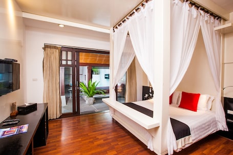 One Bedroom Pool Villa | Roupas de cama premium, frigobar, cofres nos quartos, cortinas blackout. Pao Jin Poon Beach Front Villa