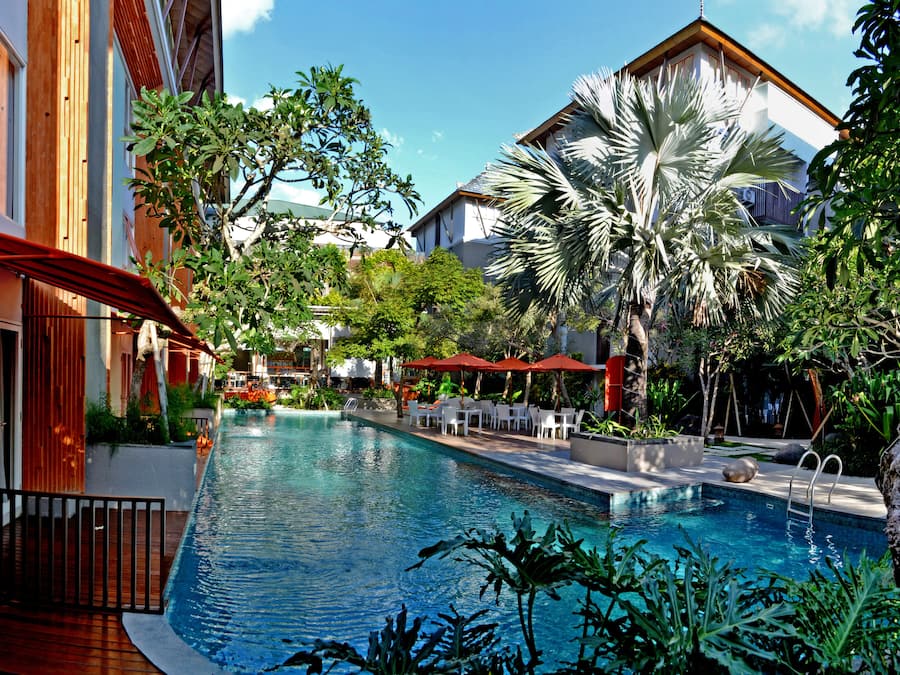 Piscina exterior, da(s) 7:00 à(s) 19:00, guarda-sóis, espreguiçadeiras