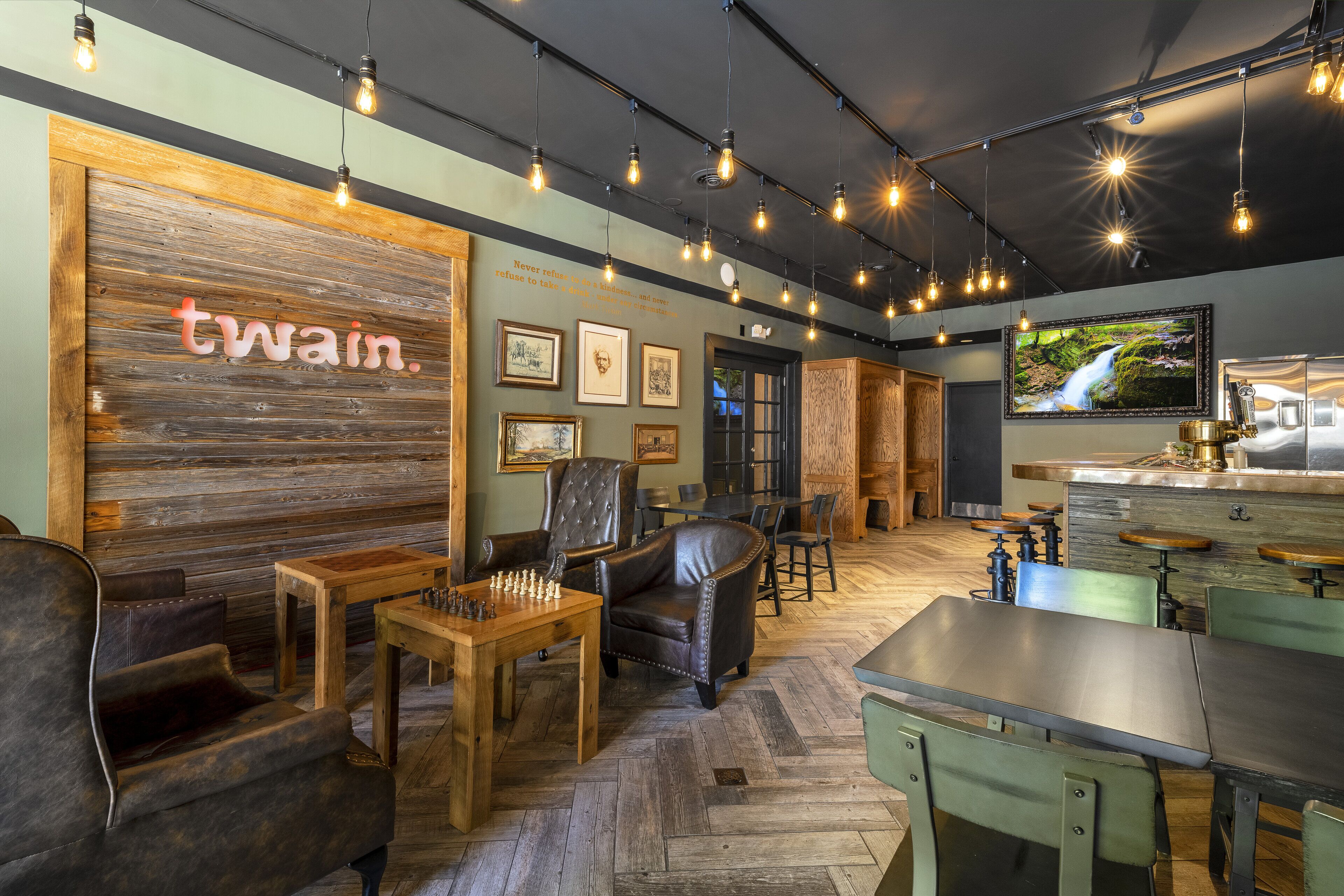 3 restaurantes: servem pequenos-almoços, almoços, jantares e brunches