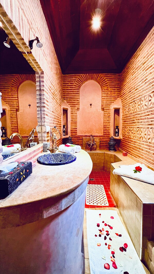 Suite Superior, casa de banho privativa (Paprika) | Cofre no quarto, berços/camas para crianças grátis, camas desdobráveis 