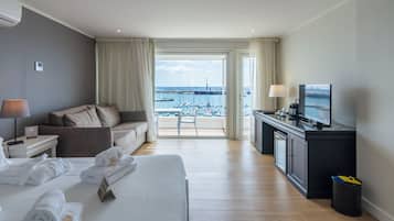 Suite Júnior, vista para o mar | 2 quartos, cofre no quarto, secretária, cortinas/cortinados opacos