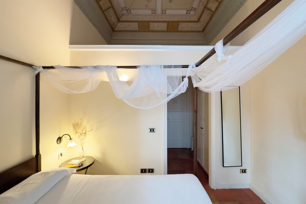 Quarto solteiro | Roupas de cama premium, frigobar, cofres nos quartos, escrivaninha