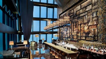 3 restaurantes, cozinha local e internacional