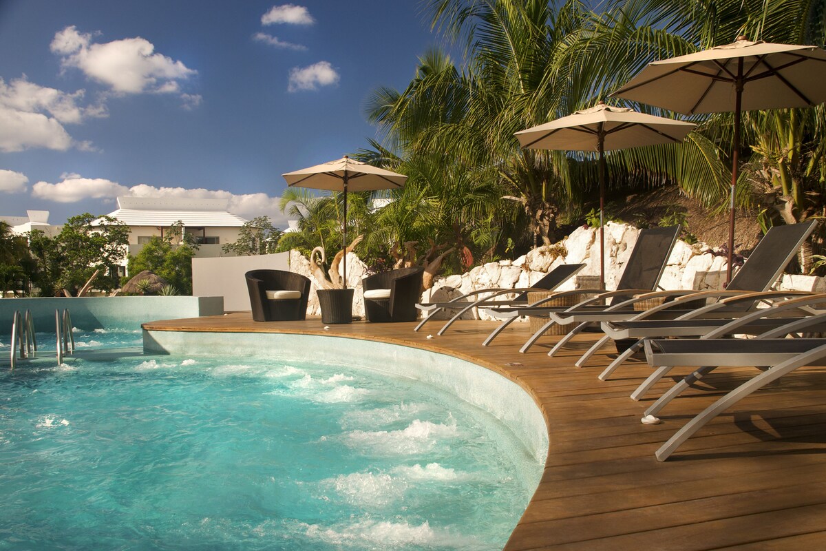 Select Club at Sandos Caracol All Inclusive - Adults Only Area Reviews ...