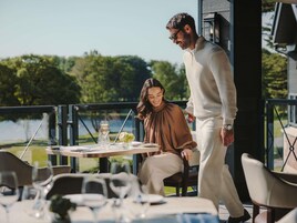 3 restaurantes: servem pequenos-almoços, almoços, jantares e brunches