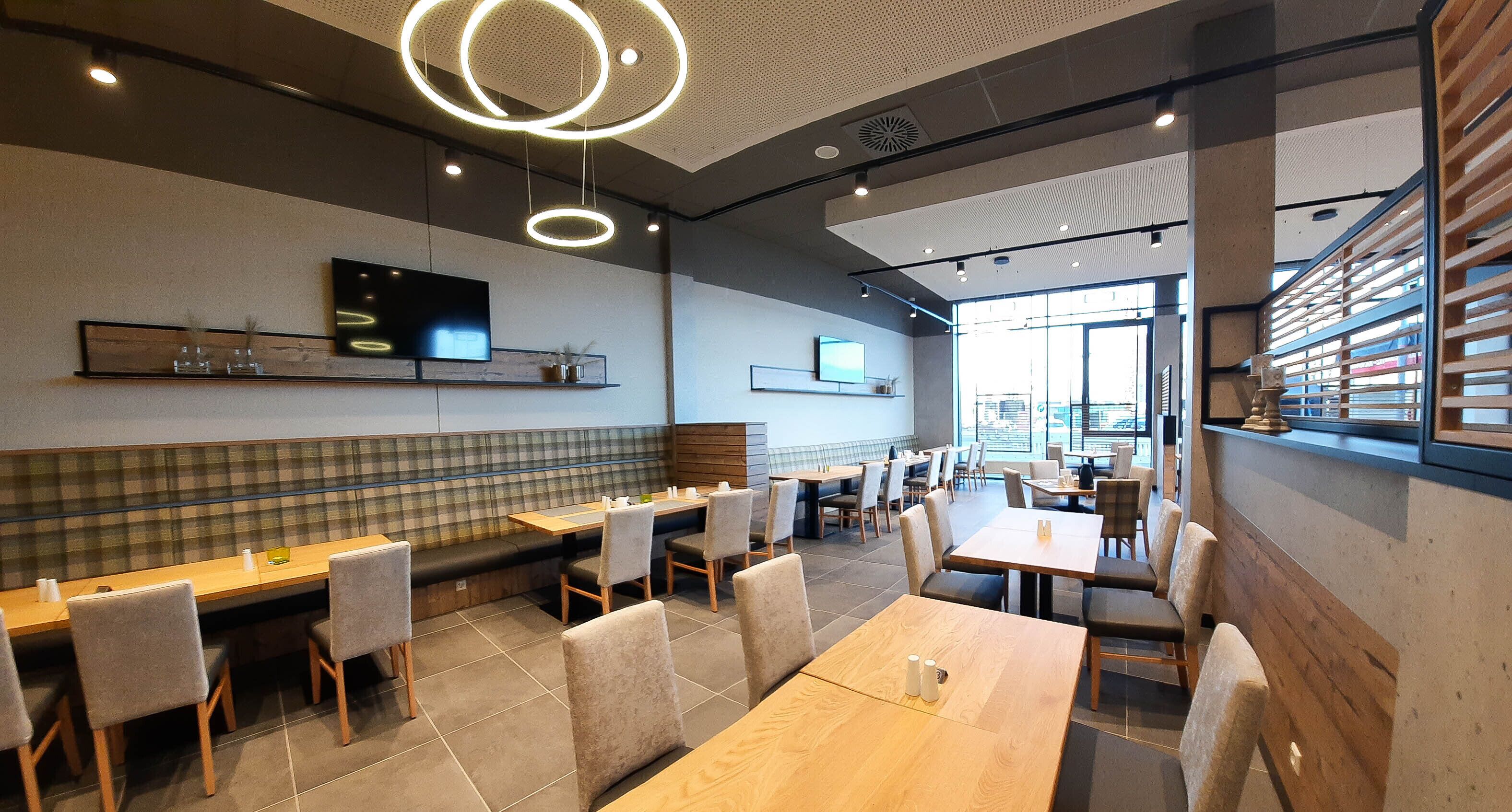 Café da manhã com buffet todos os dias (EUR 18 por pessoa) 