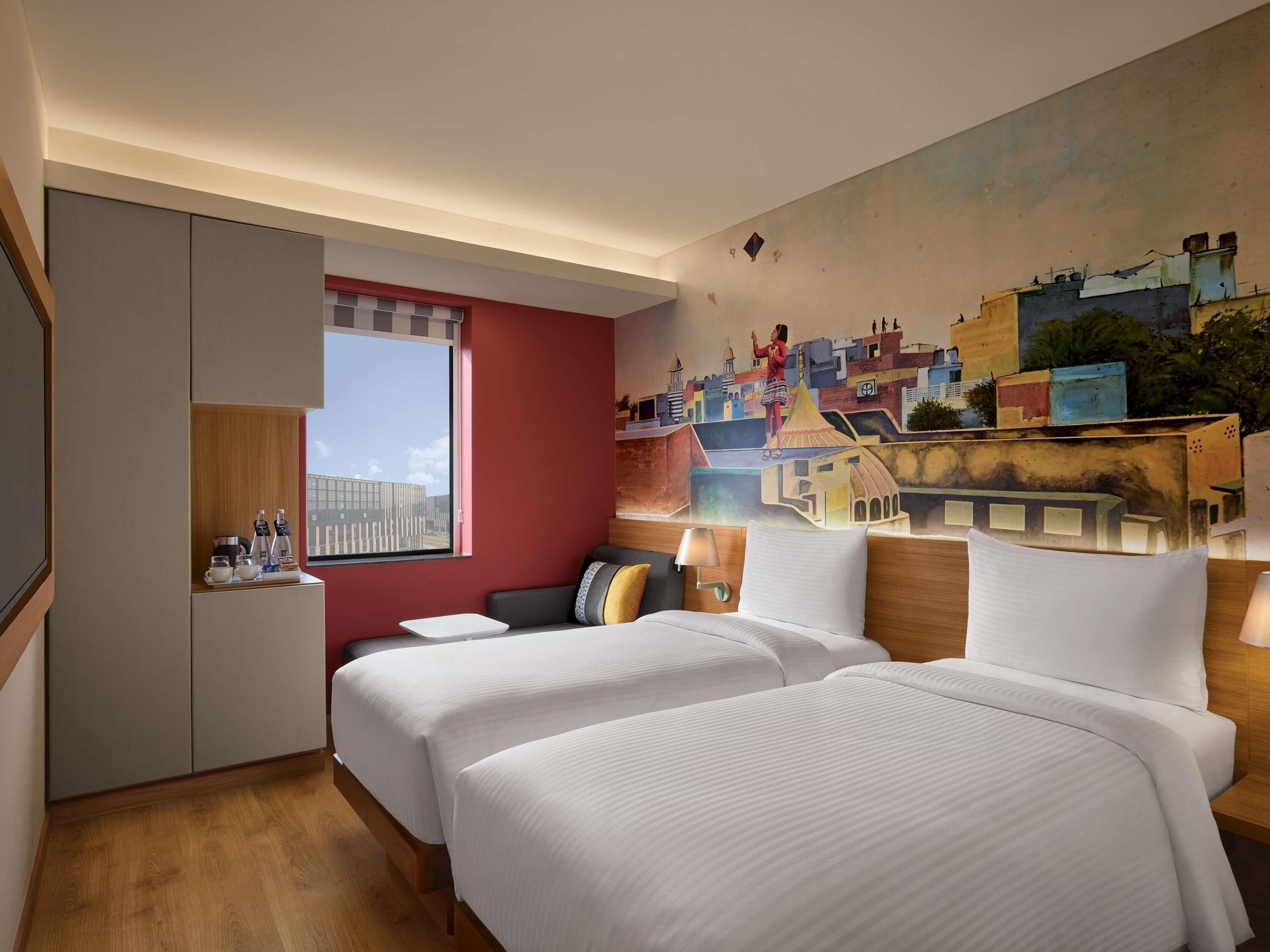 Camas de colchão viscoelástico, minibar, cofre no quarto, secretária 