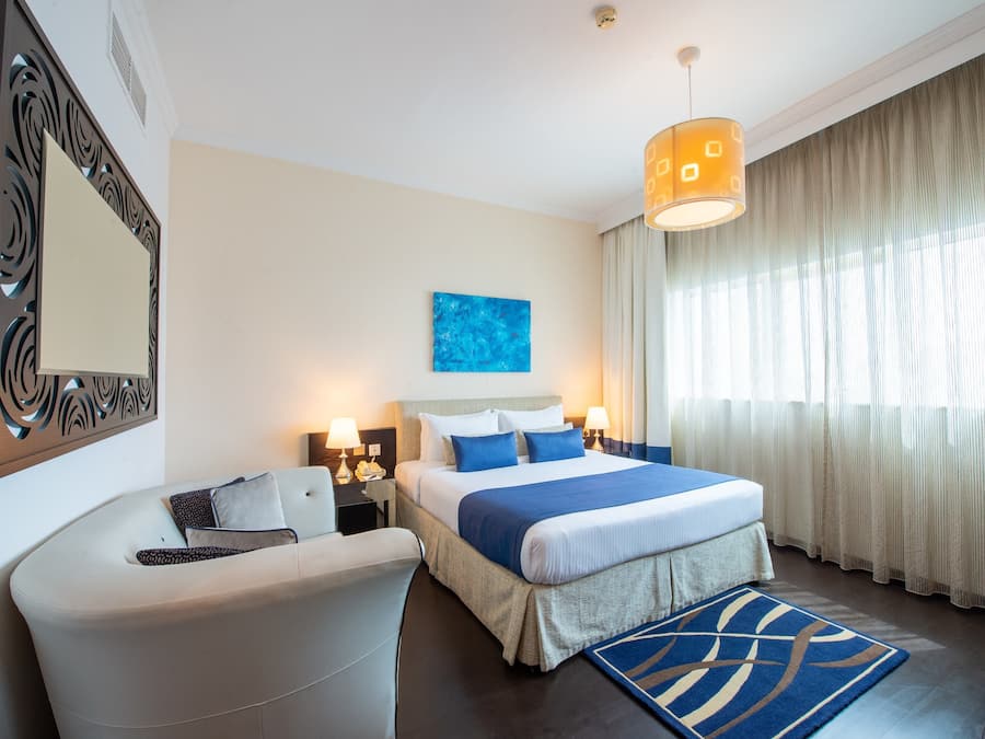 Estúdio executivo, 1 cama King | Cofres nos quartos, escrivaninha, quartos à prova de som