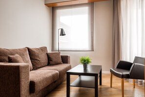 Suite Júnior | Com decoração personalizada, secretária, cortinas/cortinados opacos 