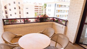 Apartamento Standard, 1 quarto, varanda, vista para a piscina | Vista do quarto