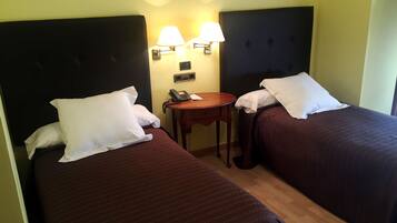 Edredões de penas, minibar, com decoração personalizada