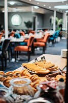 Café da manhã com buffet todos os dias (GBP 15.00 por pessoa)