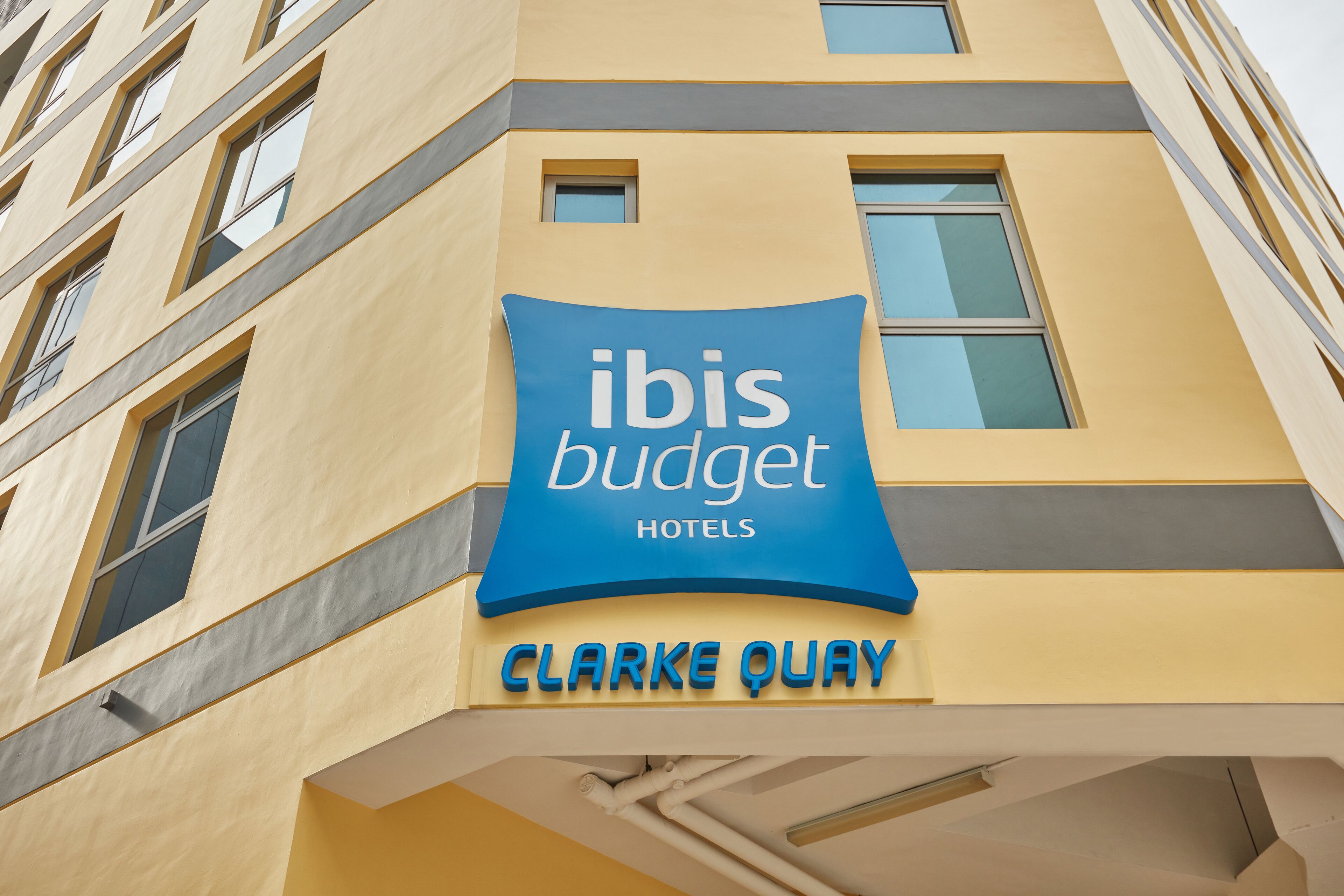 Placa de hotel para ibis budget hotels em Clarke Quay.