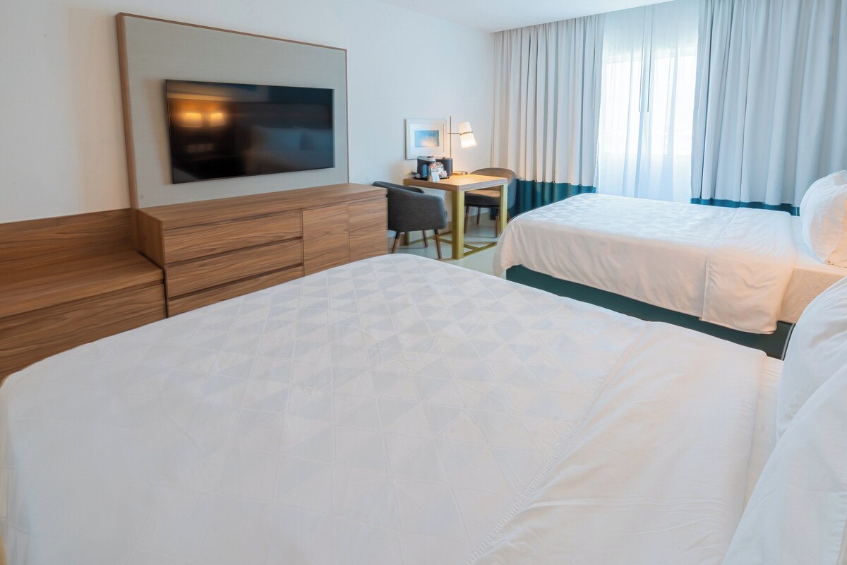 Quarto Standard, 2 camas queen-size | Roupa de alta qualidade, edredões de penas, cofre no quarto, secretária 