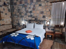 Nefeli Double Ground Floor,Garden View and Private Pool | Lençóis de algodão egípcio, roupa de alta qualidade 