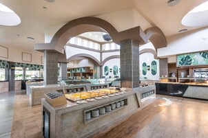 6 restaurantes, pequenos-almoços servidos, cozinha local 