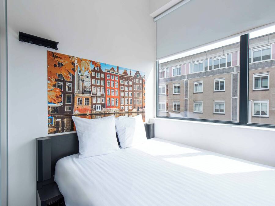 Quarto casal standard, 1 cama de casal | Camas com colchões de espuma com sistema de memória
