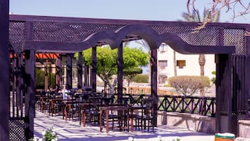 3 restaurantes, cozinha internacional