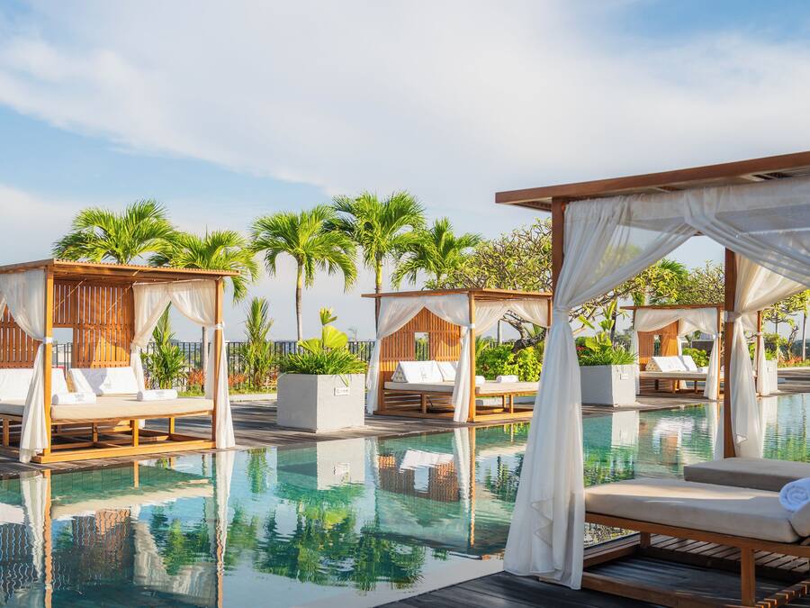 Piscina exterior, da(s) 8:00 à(s) 20:00, toldos gratuitos, guarda-sóis