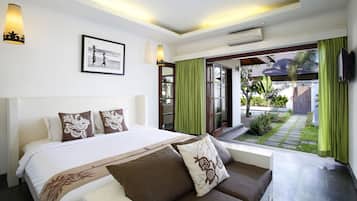 Minibar, cofre no quarto, secretária, cortinas/cortinados opacos