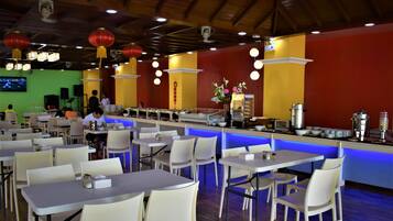 Café da manhã com buffet todos os dias mediante uma taxa