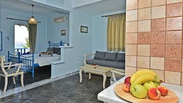 Estúdio luxo, vista para o mar | Cofres nos quartos, berços grátis, Wi-Fi de cortesia, roupa de cama
