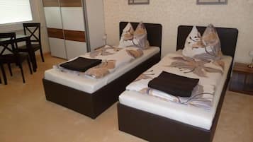 2 quartos, roupa de alta qualidade, cofre no quarto