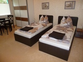 2 quartos, roupa de alta qualidade, cofre no quarto 