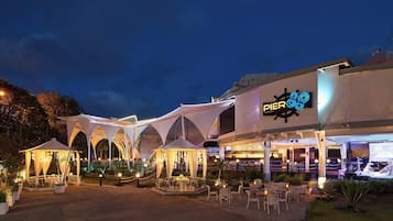 2 restaurantes, café da manhã, culinária internacional