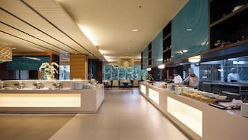 2 restaurantes, café da manhã, culinária internacional