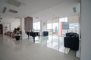 Televisor de ecrã plano de 32 polegadas com canais por cabo, televisor 