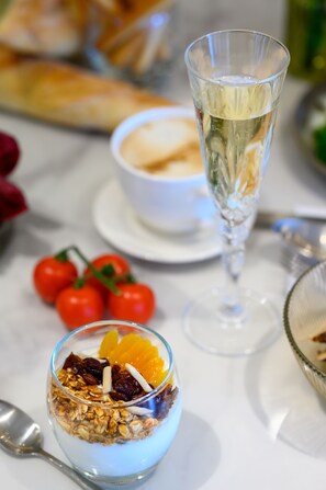 Pequeno-almoço completo diário incluído 