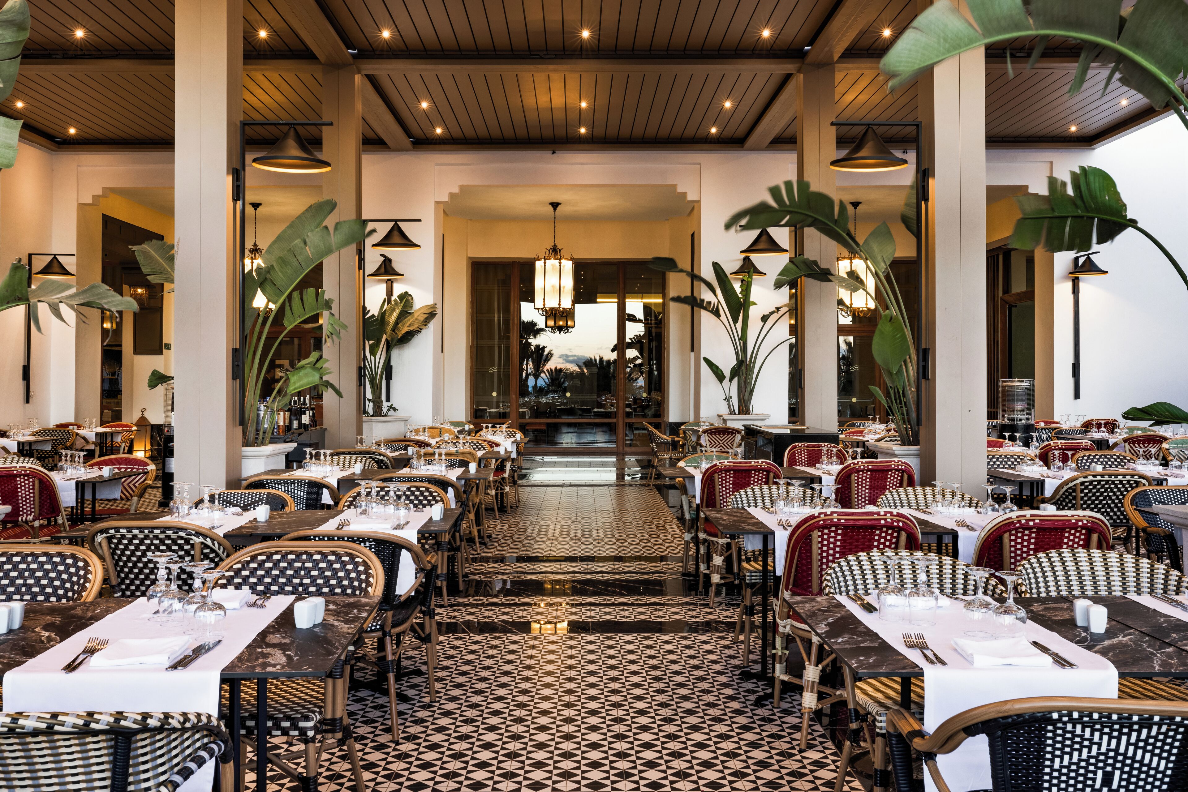 5 restaurantes: servem pequenos-almoços, almoços e jantares
