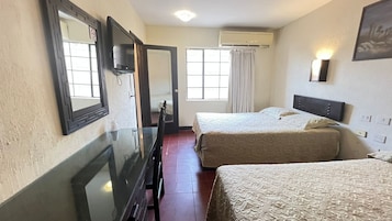 Quarto Quádruplo Familiar, Vista para a cidade | Edredões de penas, Wi-fi grátis 
