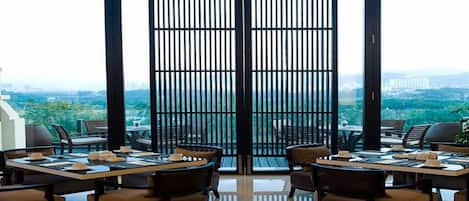 3 restaurantes, pequenos-almoços servidos, cozinha de sushi