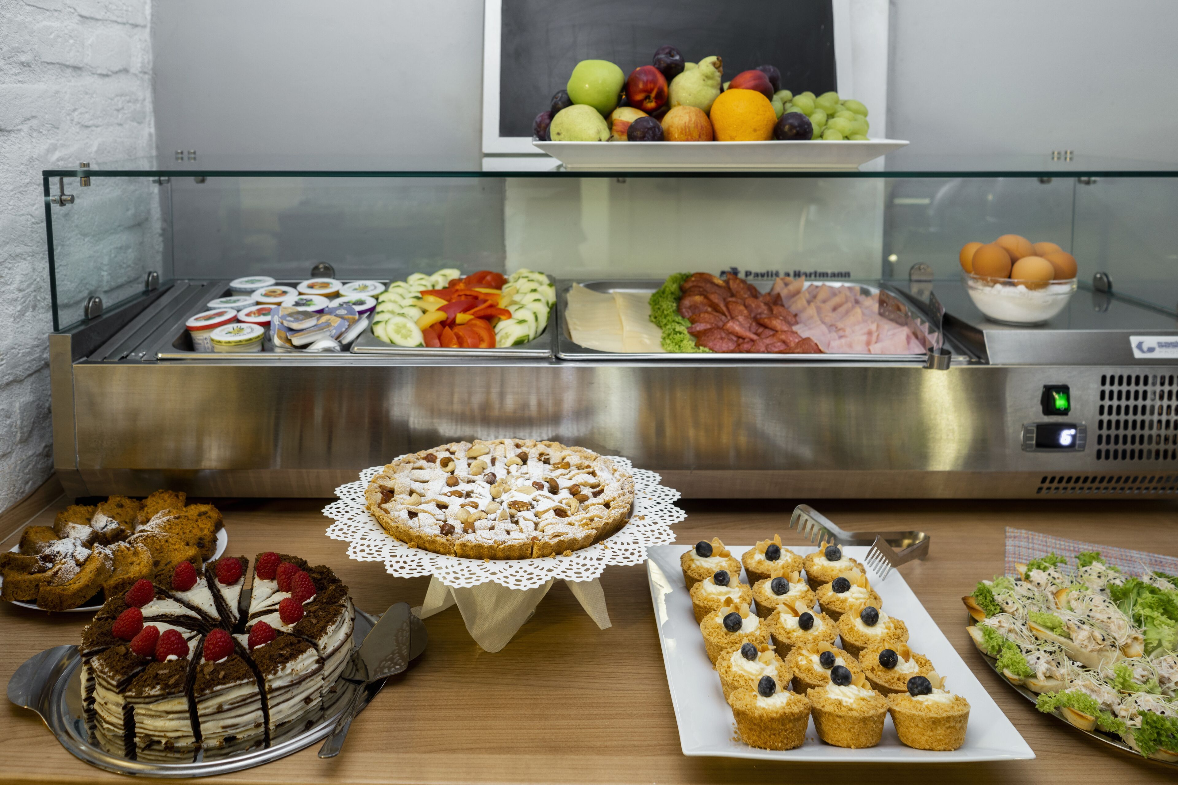 Pequeno-almoço tipo buffet diário mediante uma taxa 