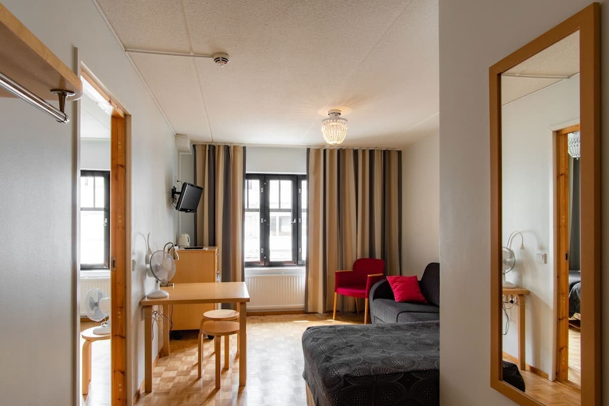 Ferros/tábuas de passar roupa, Wi-Fi de cortesia, roupa de cama