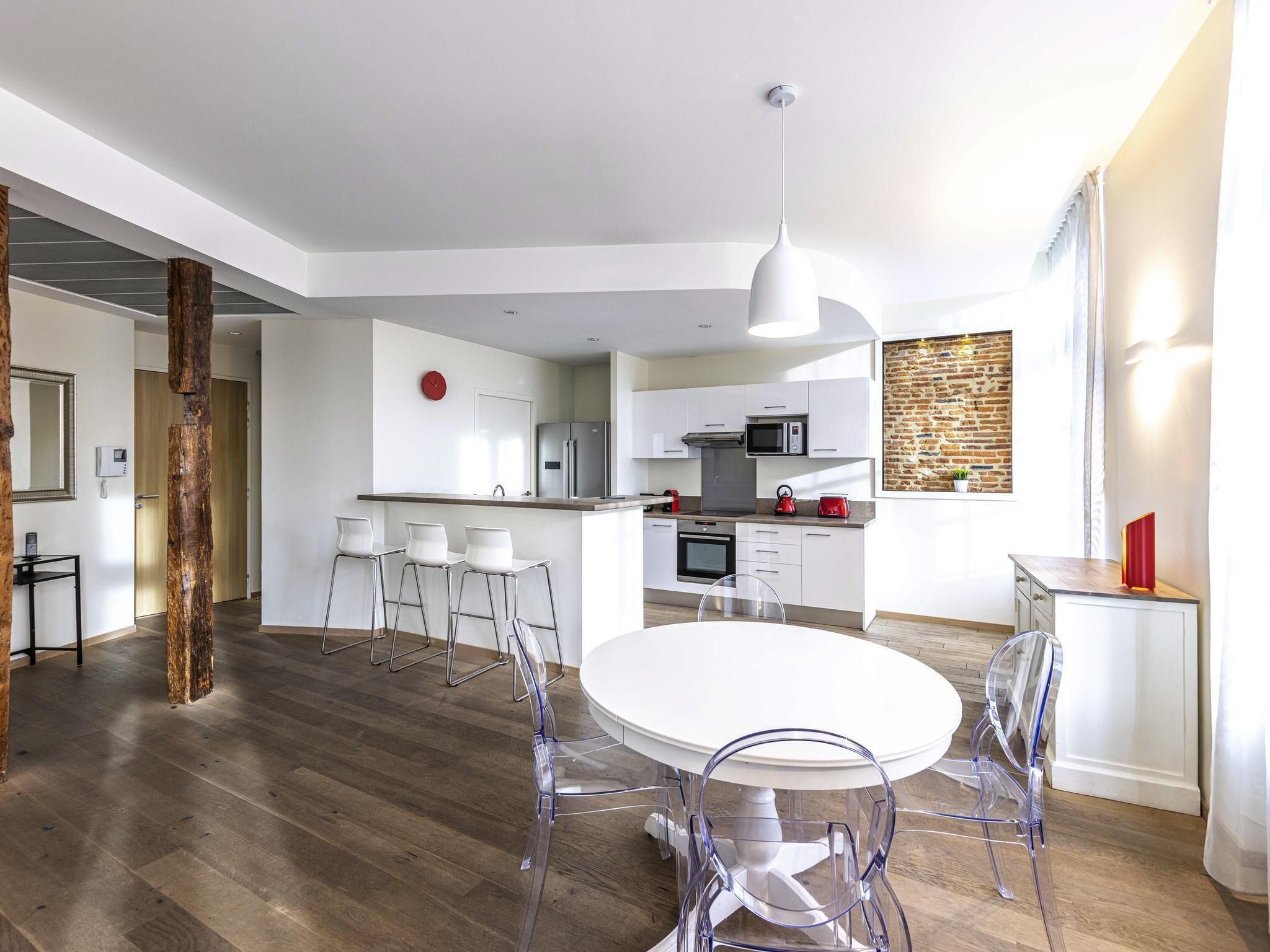 Apartamento superior, várias camas | Roupas de cama premium, frigobar (abastecido com itens grátis)