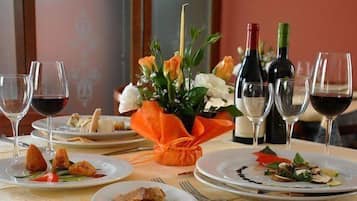 Pequenos-almoços, almoços, jantares servidos, cozinha italiana