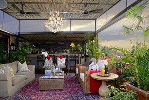 Sala(s) para tratamentos a casais, sauna, banheira de hidromassagem 