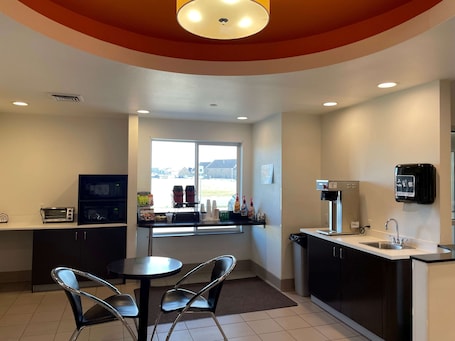 Lobby. Baymont by Wyndham Williston