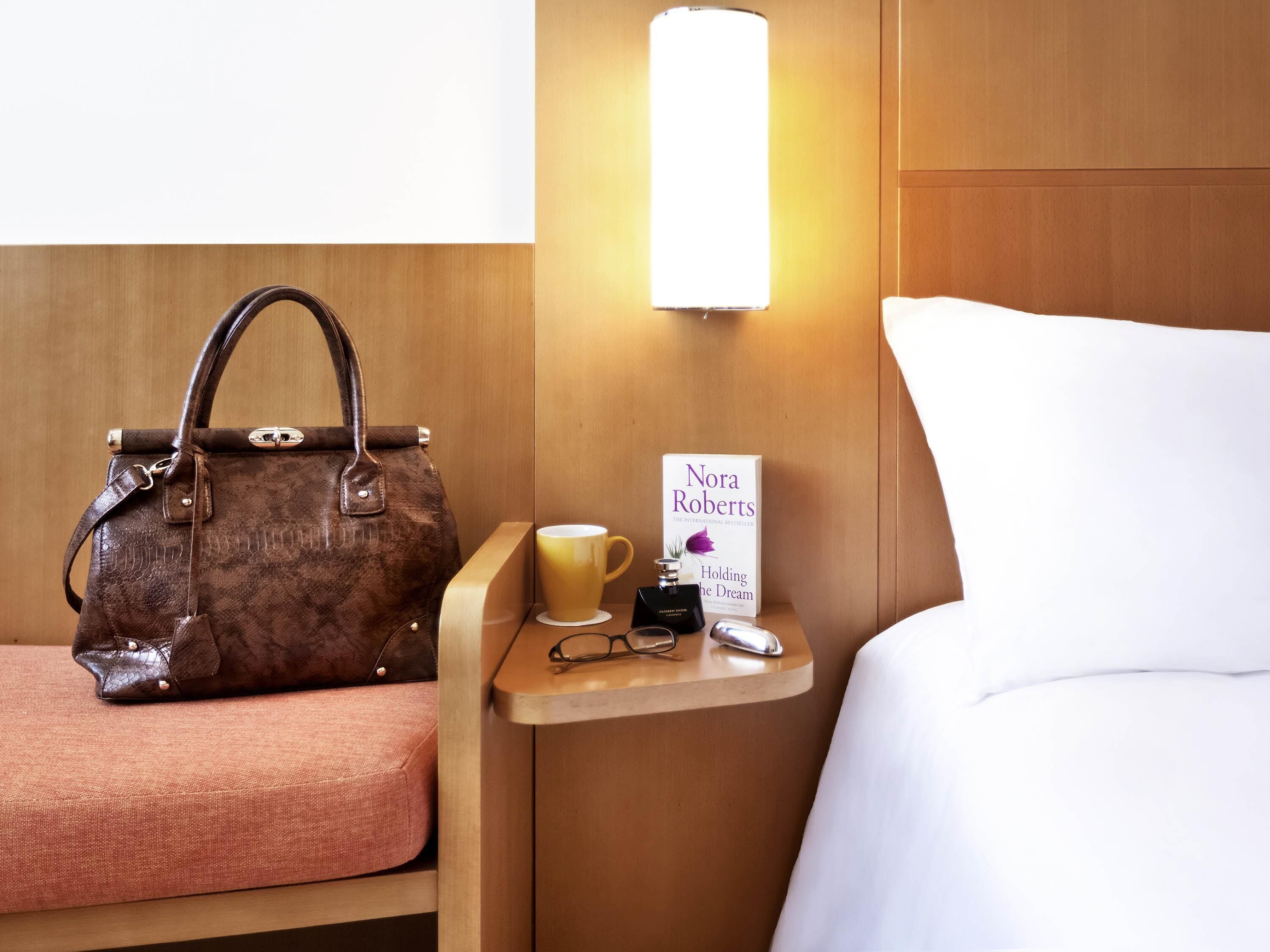 Escrivaninha, cortinas blackout, Wi-Fi de cortesia, roupa de cama