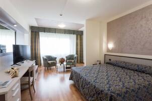 Quarto Duplo ou Twin | Cofre no quarto, secretária 