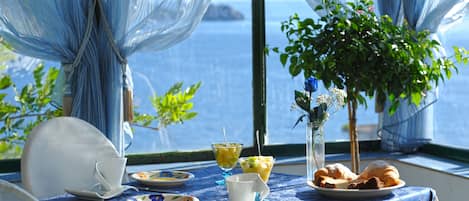 Pequeno-almoço tipo buffet incluído