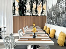 Pequeno-almoço tipo buffet diário (24 EUR por pessoa) 