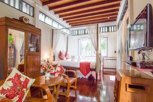 Suíte sênior, 1 cama de casal | Wi-Fi de cortesia, roupa de cama