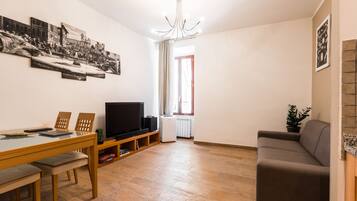 Apartamento Standard | Sala | Smart TV de 55 de polegadas com canais digitais, televisor, Netflix