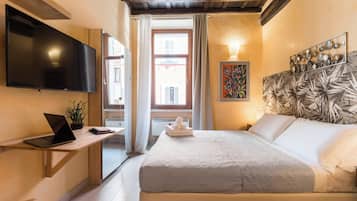 Quarto Duplo ou Twin Económico, 1 quarto, não fumadores, casa de banho privativa | Roupa de alta qualidade, edredões de penas, minibar, cofre no quarto